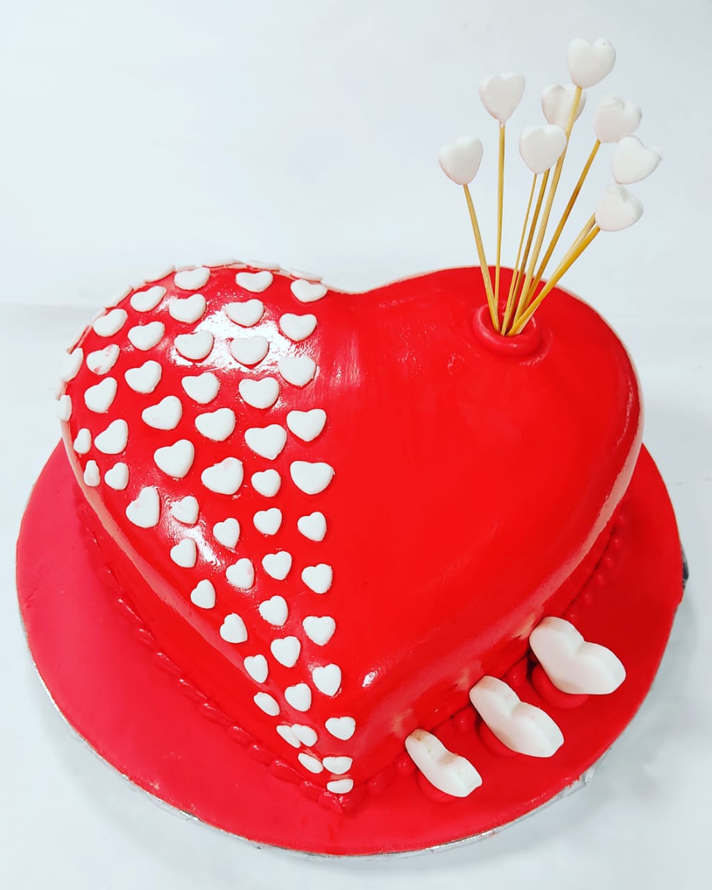 White heart cake OC16 – Flurys
