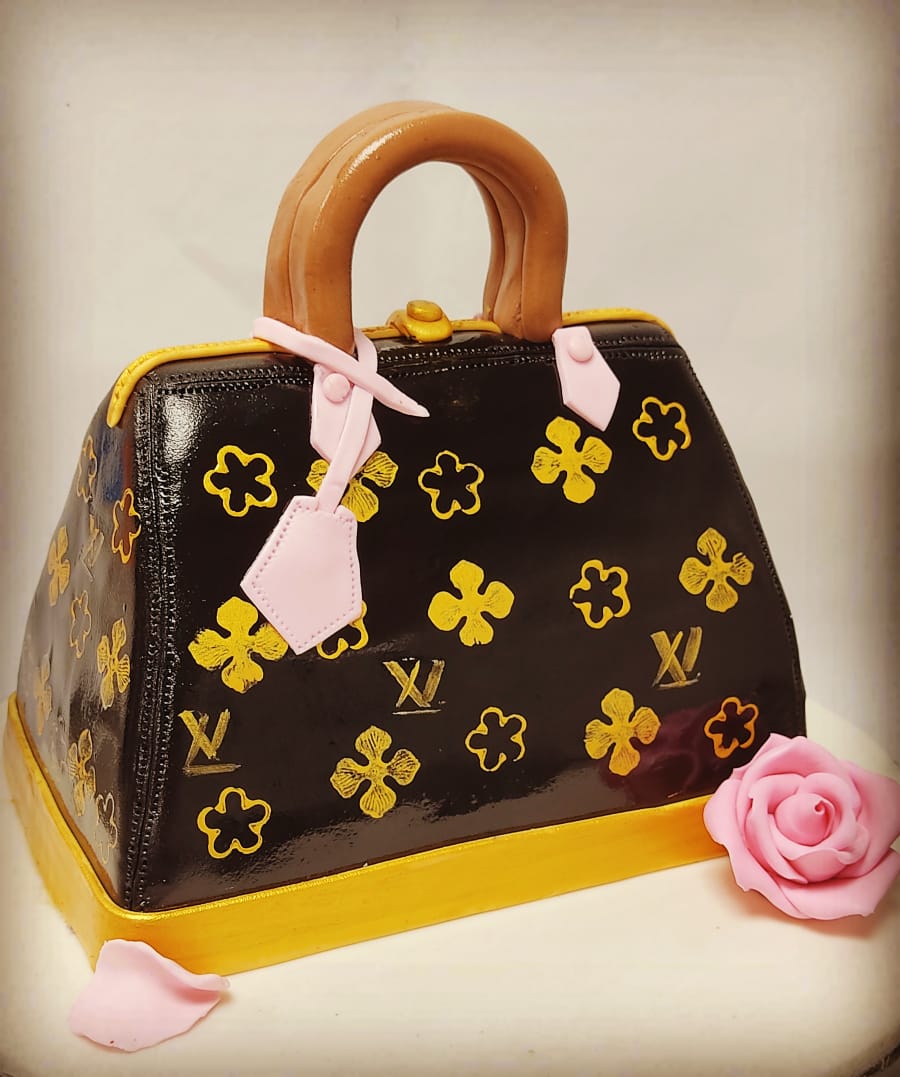 LV bag cake OC33 – Flurys