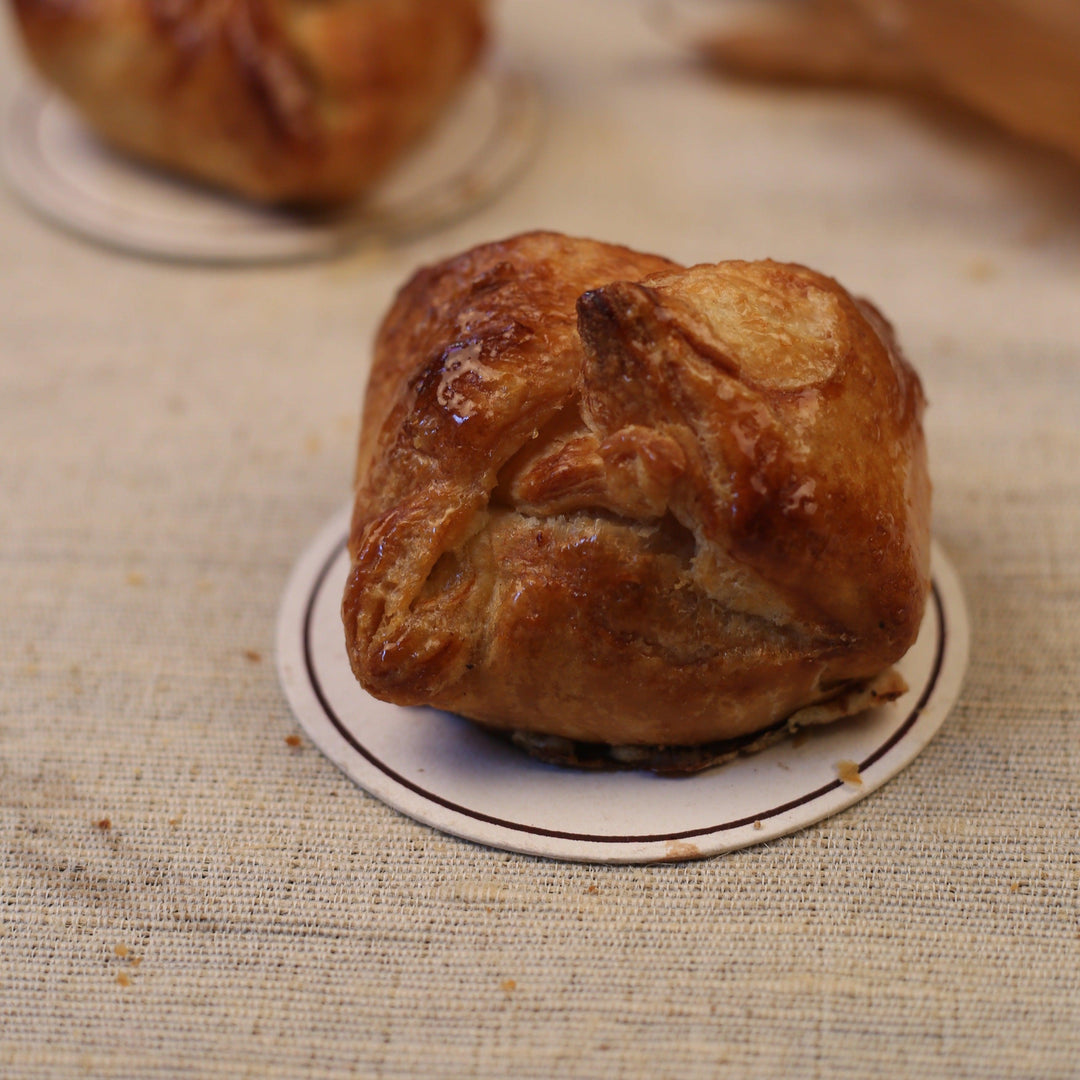 Buy Chicken Capsicum Puff Online in Envelope Shape | Flurys